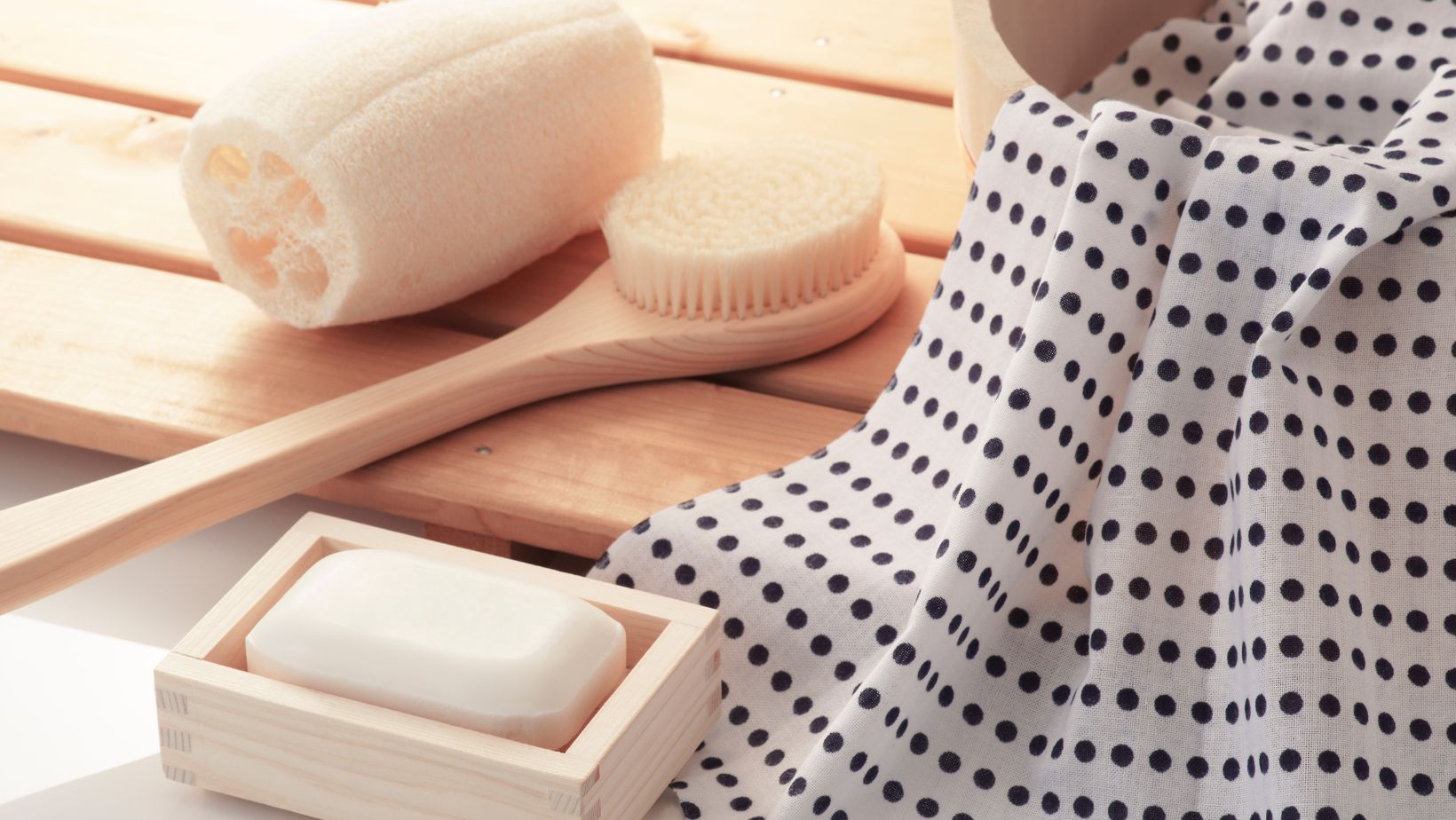 Scrubbing Away the Myths: The Right Way to Use a Loofah in Your Shower ...